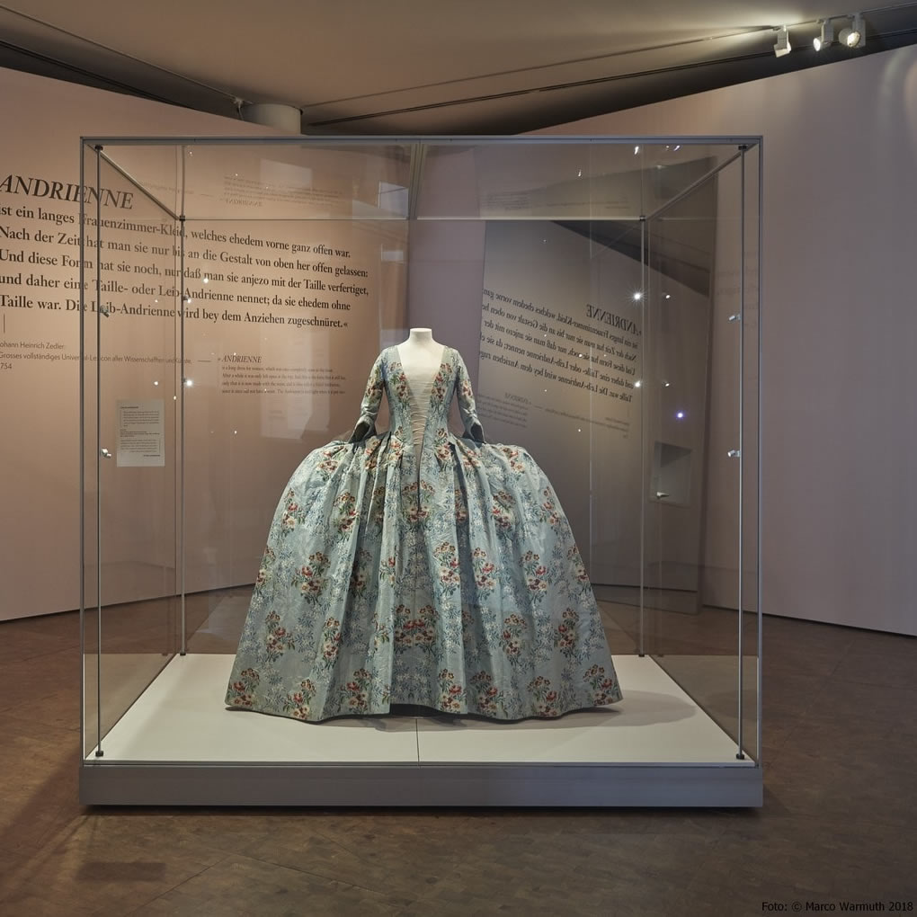 Museum exhibit display cases - Germanisches National Museum