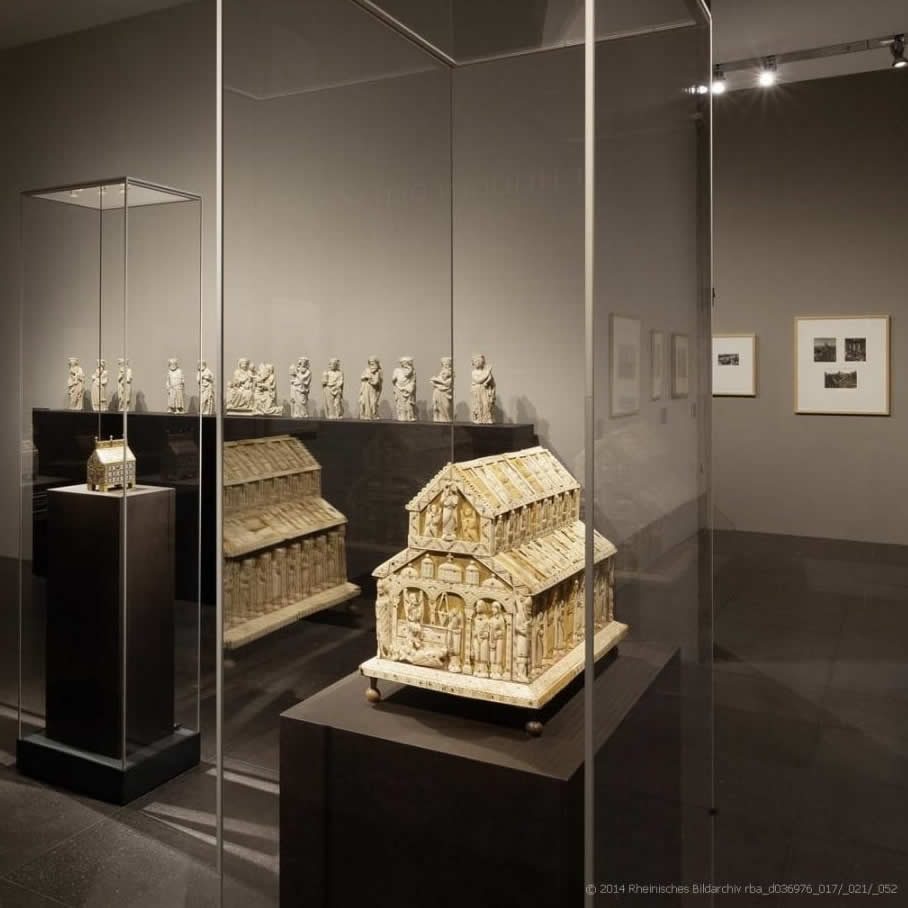 Pioneering display cases for a special exhibition in Cologne