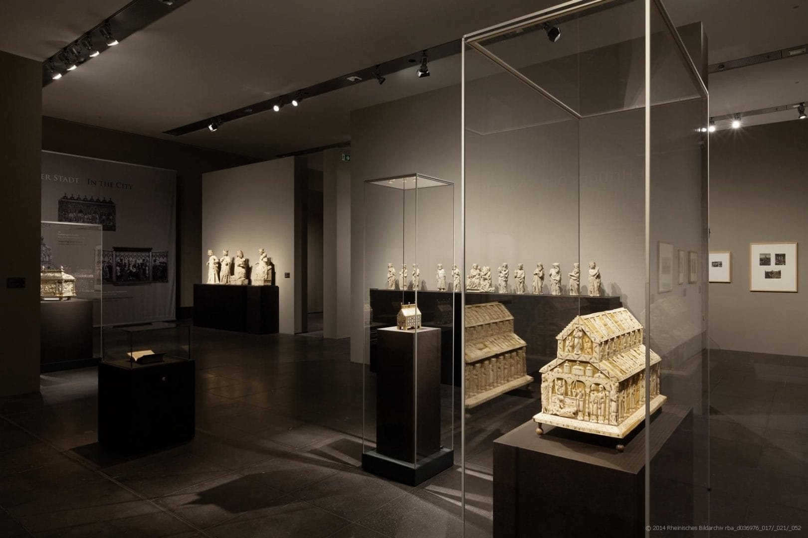 Pioneering display cases for a special exhibition in Cologne